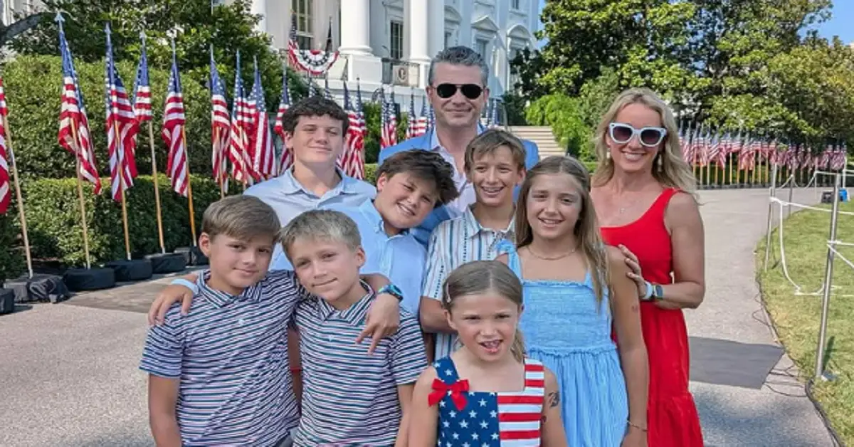 Beach Photo of Pits Hegseth's Large Family Went Viral Against Mark ...